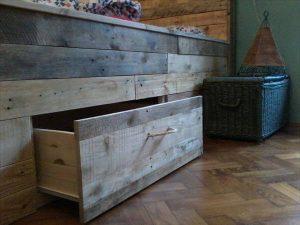 Pallet Bed Tutorial - Built-in Drawers under The Bed - 101 Pallets