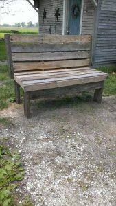 Rustic Pallet Bench - 101 Pallets