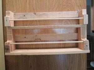 DIY Pallet Wood Spice Rack - 101 Pallets
