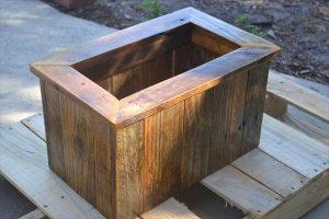 DIY Pallet Planter Box - 101 Pallets