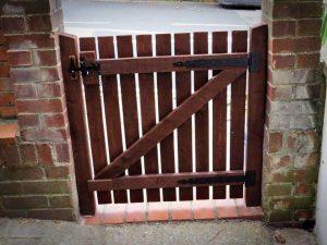 DIY Pallet Garden Gate - 101 Pallets